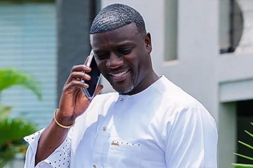 Cantor Akon responde a piadas e memes sobre seus cabelos e diz ter ...