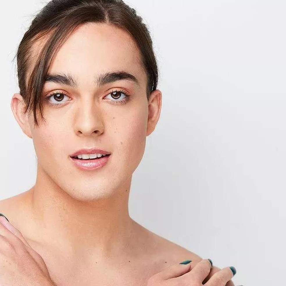 Estrela de reality revela processo de transição de gênero aos 22 anos