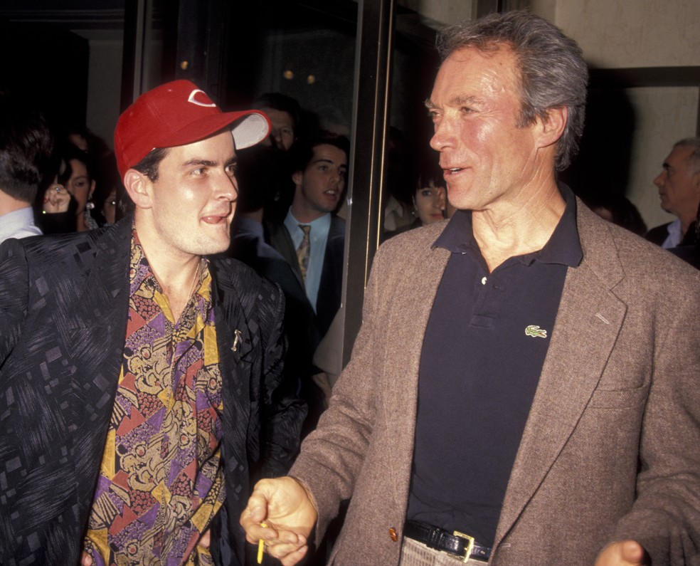 Charlie Sheen revela como Clint Eastwood o convenceu a se internar em rehab