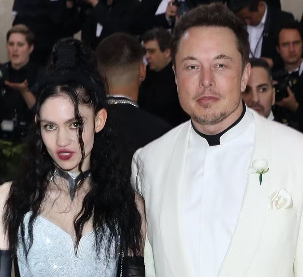 Cantora que tem três filhos com Elon Musk diz que foi bloqueada por ele ...
