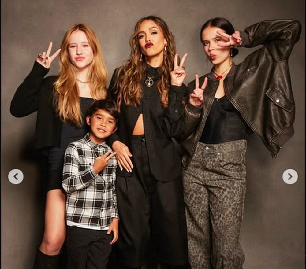 Jessica Alba faz tatuagem 'cheia de camadas' poucas semanas após ...