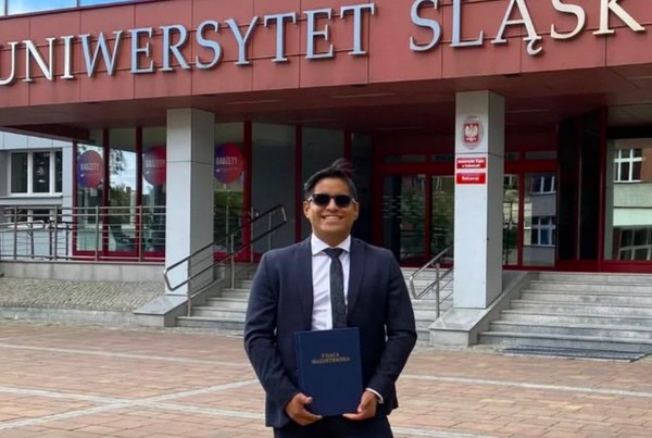 Jogador de futebol perde esposa grávida de oito meses e luta pela vida ...