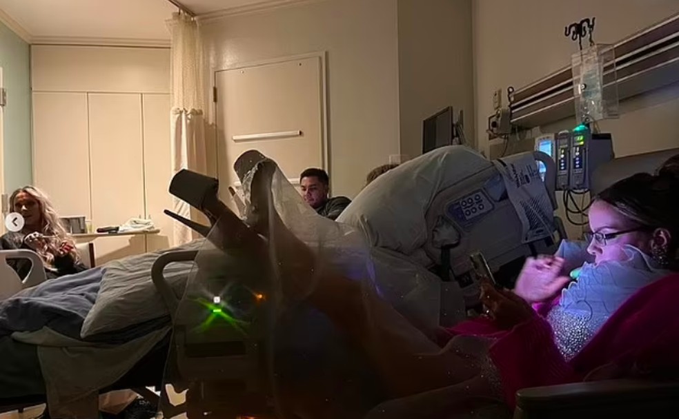 Atriz Kate Beckinsale emociona fãs ao anunciar a morte do padrasto ...