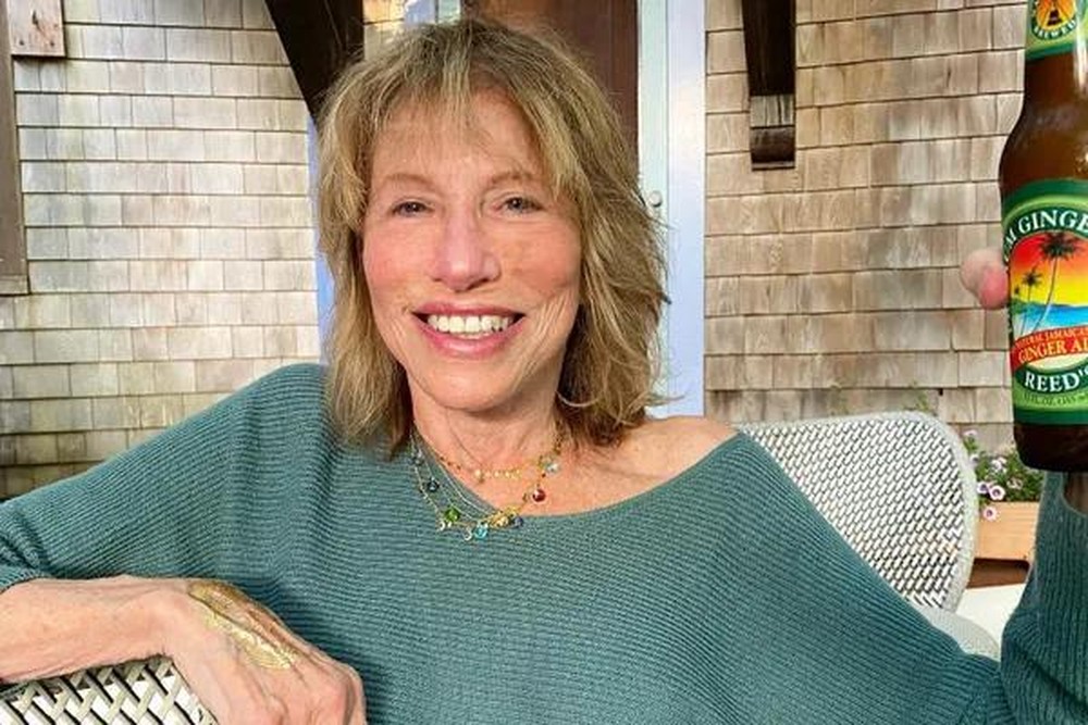 Carly Simon, estrela pop dos anos 1980, emociona fãs após morte das ...