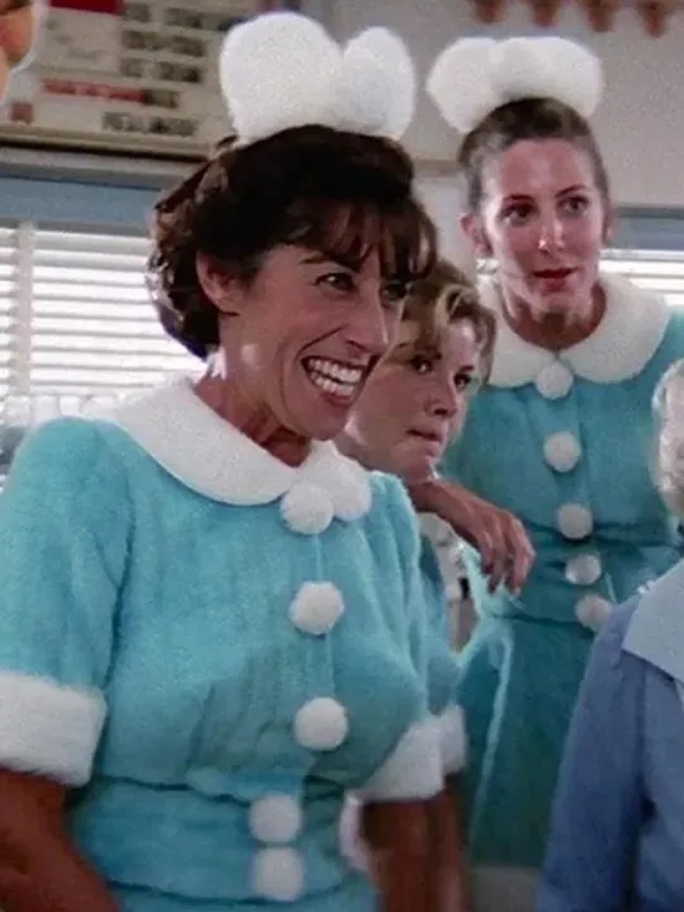 A parente de John Travolta que aparece em cena de 'Grease'