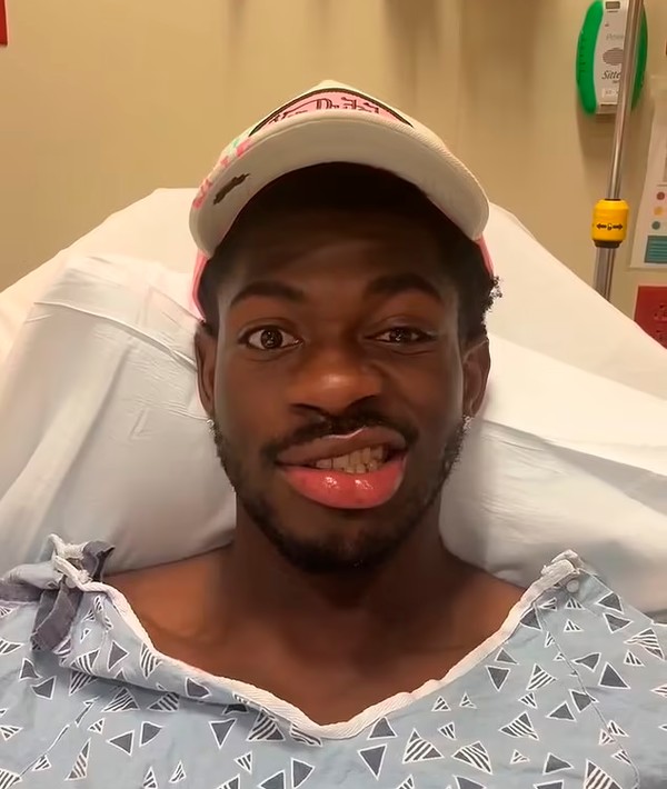 Rapper Lil Nas X revela internação após paralisia no rosto e assusta fãs