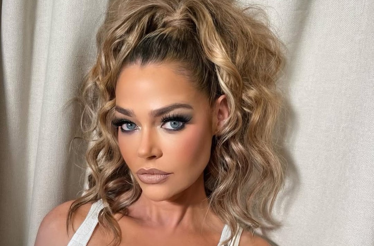 Denise Richards causa polêmica ao revelar que filha caçula viu suas ...