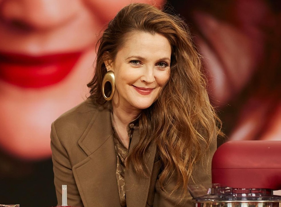 Drew Barrymore revela ter esquecido lista com nomes de todos os seus parceiros sexuais na casa ...