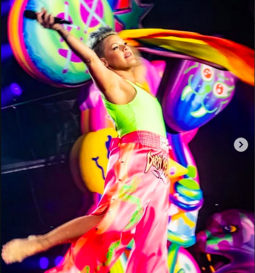 Popstar Pink é internada no Ano Novo e compartilha foto da cama do ...