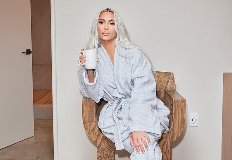 Kim Kardashian é zombada após dizer que cozinha para seus filhos ...