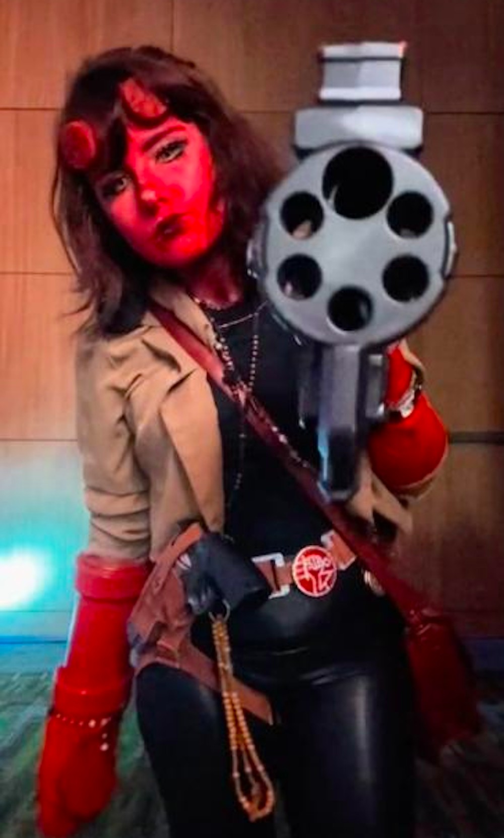 Influencer que faz cosplay de personagens da Marvel e da DC é presa nos ...