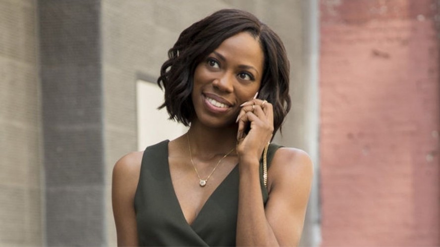 Atriz de série premiada revela que é virgem aos 39 anos e confunde web: 'Como?'