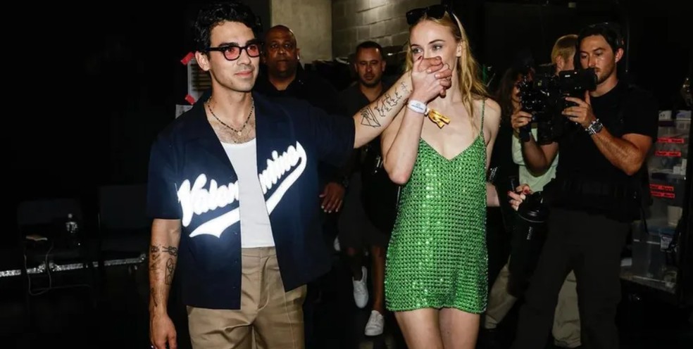 Joe Jonas está 'furioso' com a ex-esposa por suposto uso das filhas ...