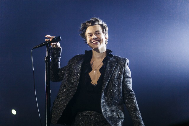 Amigos pedem para Harry Styles colocar o pé no freio e repensar ...
