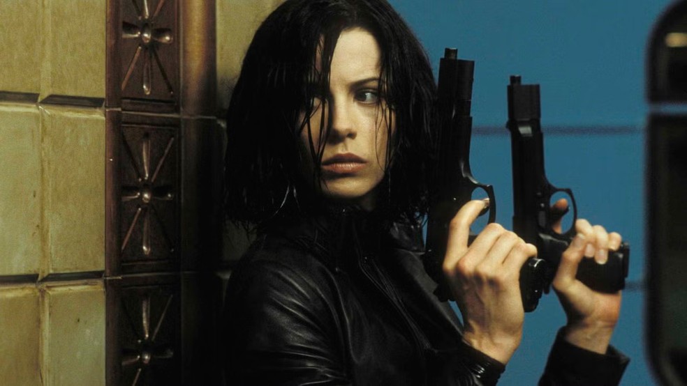 Atriz Kate Beckinsale emociona fãs ao anunciar a morte do padrasto ...