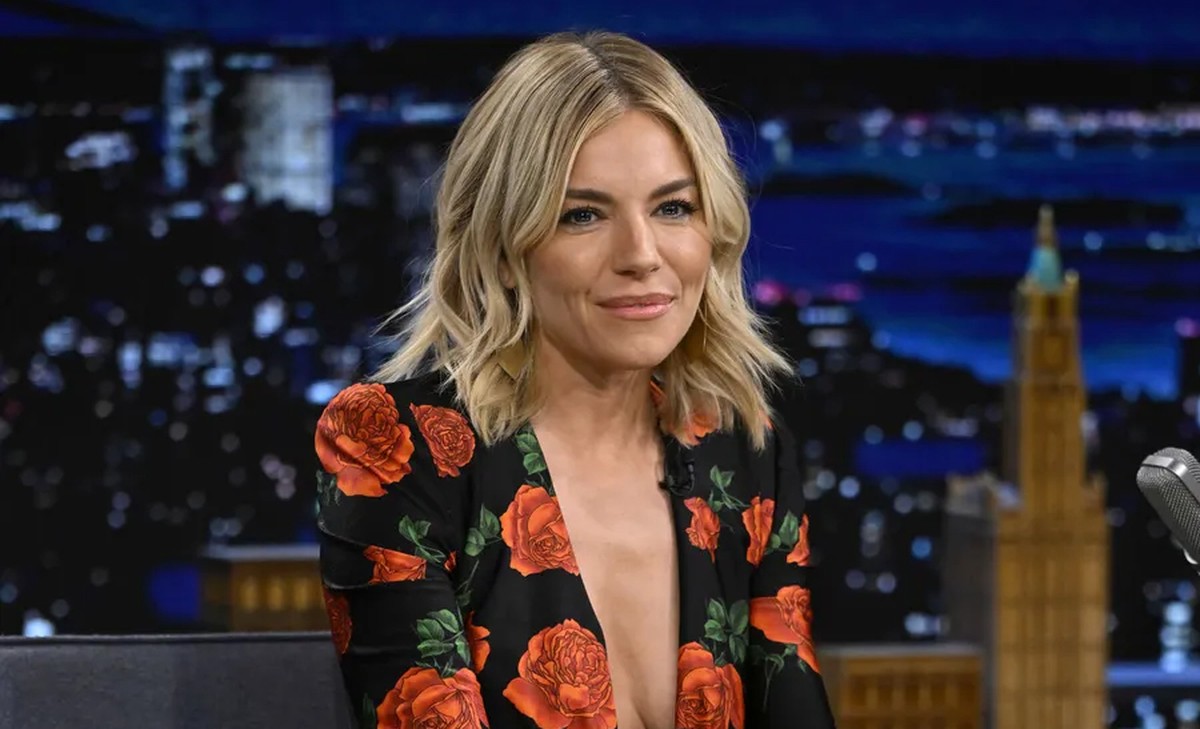 Atriz Sienna Miller revela que decidiu voltar para a Inglaterra após ...
