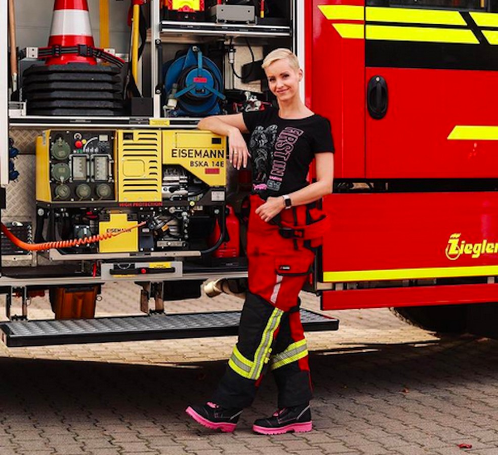 Bombeira alemã coloca fogo e faz sucesso nas redes como influencer com ...