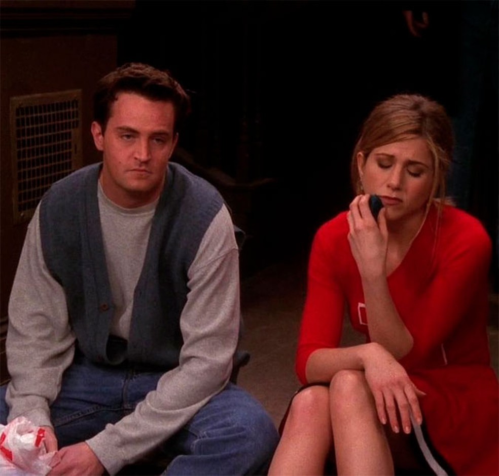 Matthew Perry, astro de 'Friends', revela que deu em cima de Jennifer ...