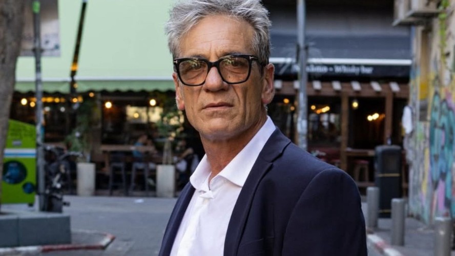 Ator de 'Batman' e 'Rambo' morre após sofrer mal súbito em praia de ...