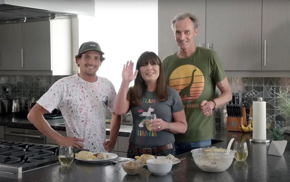 Reitor demitido de universidade por vídeos de sexo com a esposa revela ...