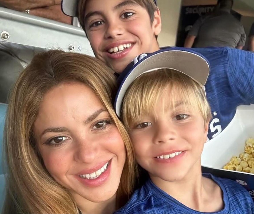Shakira admite que deixou vida amorosa de lado para focar nos filhos ...