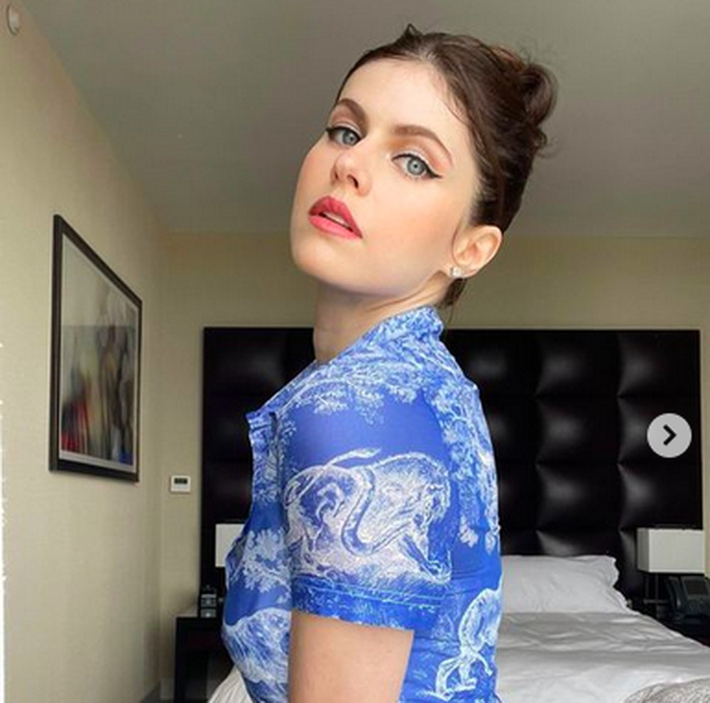 Musa de ‘The White Lotus’ e ‘Baywatch’, Alexandra Daddario compartilha nudes em piscina de hotel ...