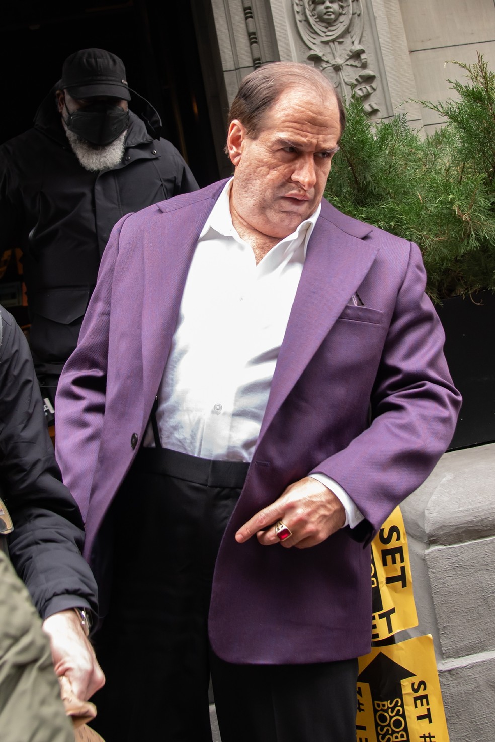 Colin Farrell surge completamente irreconhecível em set poucos dias ...