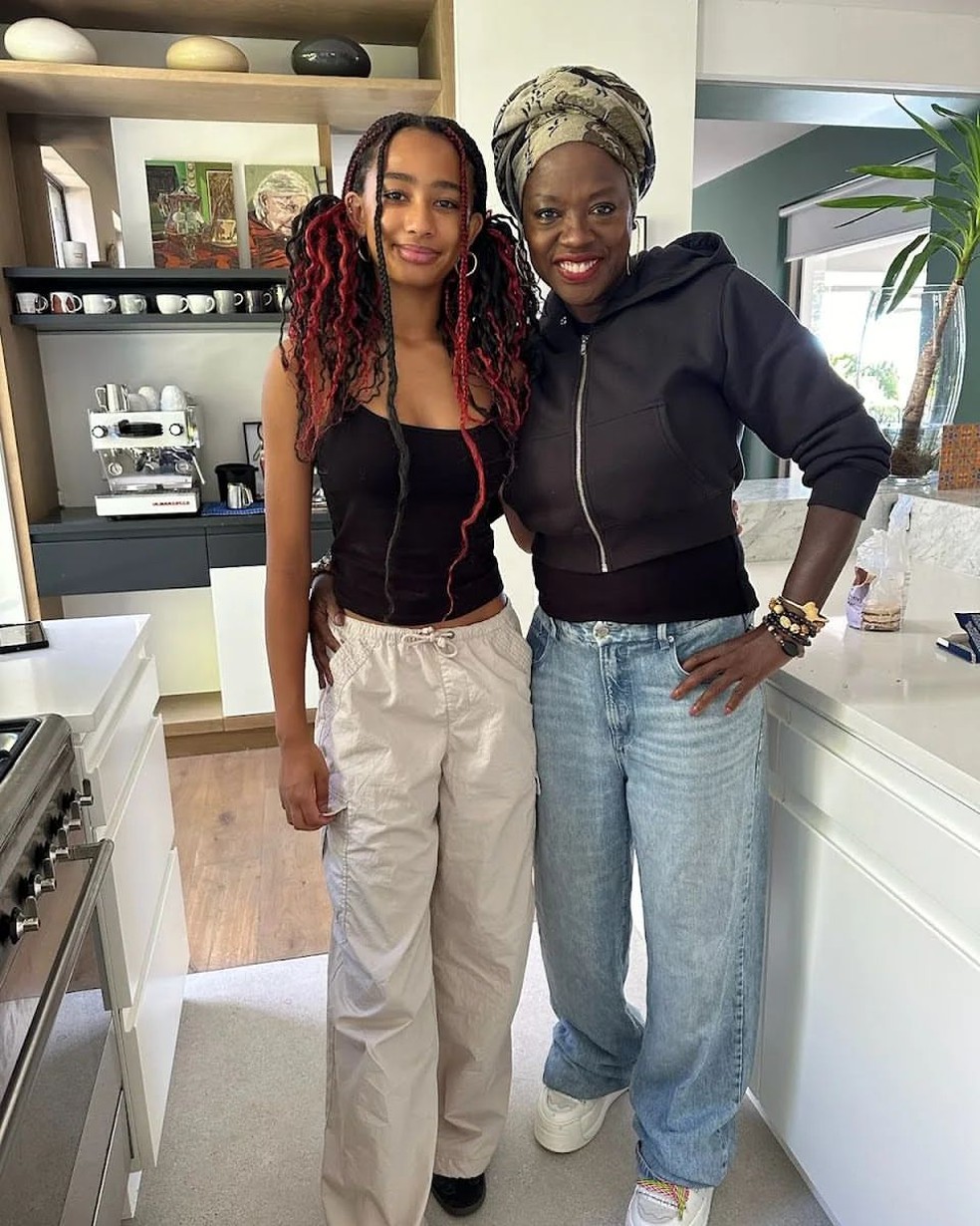 Viola Davis encanta fãs e outras famosas com foto rara ao lado de ...