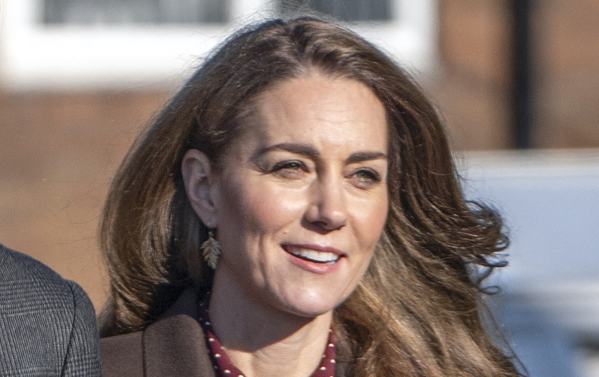 A tática 'moderna' de Kate Middleton que provoca choque com a Família ...