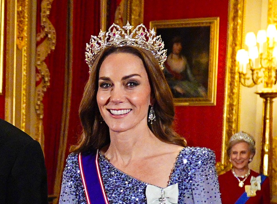 Tiara ou coroa? Os segredos da peça da Família Real com 2600 diamantes ...