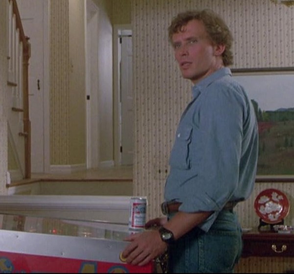 Peter Weller, ator do clássico 'RoboCop', faz aparição rara e aparência ...