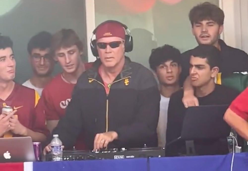 Will Ferrell é flagrado atacando de DJ em festa de universitários ...