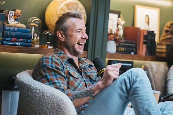 Charlie Sheen pede desculpas a ator por ter sido um babaca com ele 20 ...