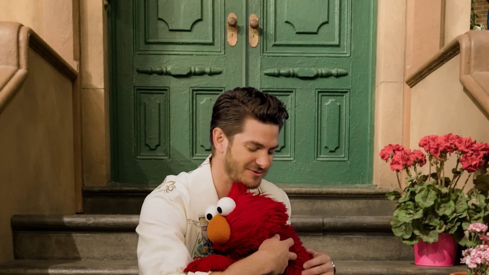 Andrew Garfield emociona fãs ao desabafar sobre perda da mãe em ...