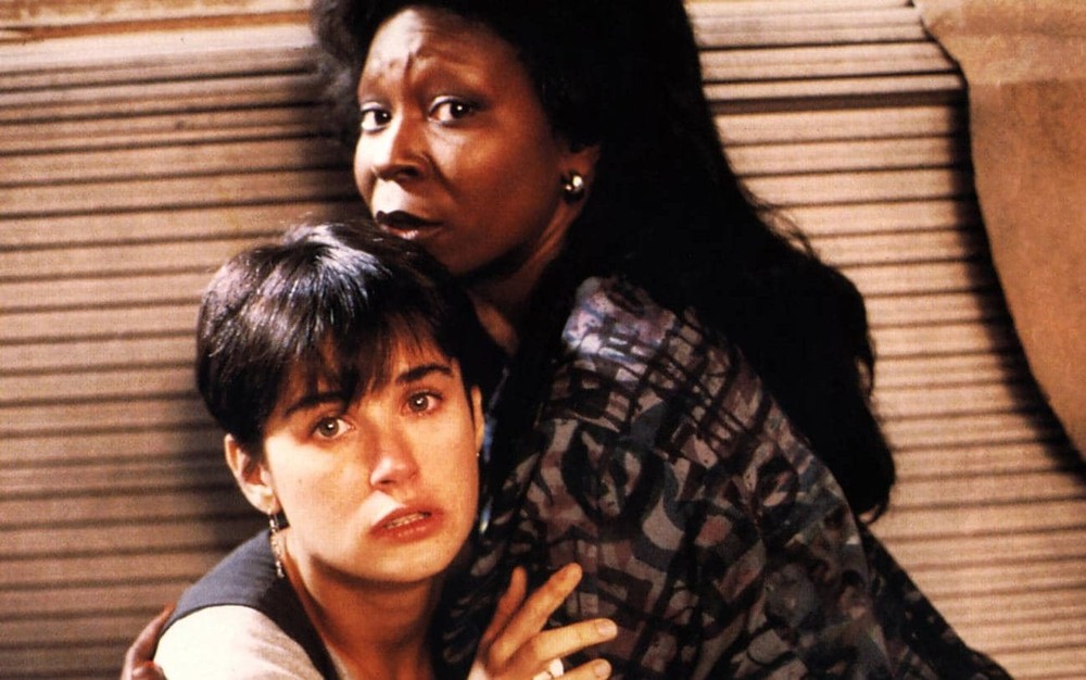 Demi Moore se reúne com Whoopi Goldberg, sua colega de 'Ghost', no red ...