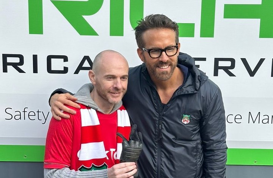 Ryan Reynolds se emociona ao realizar sonho de fã com câncer terminal ...