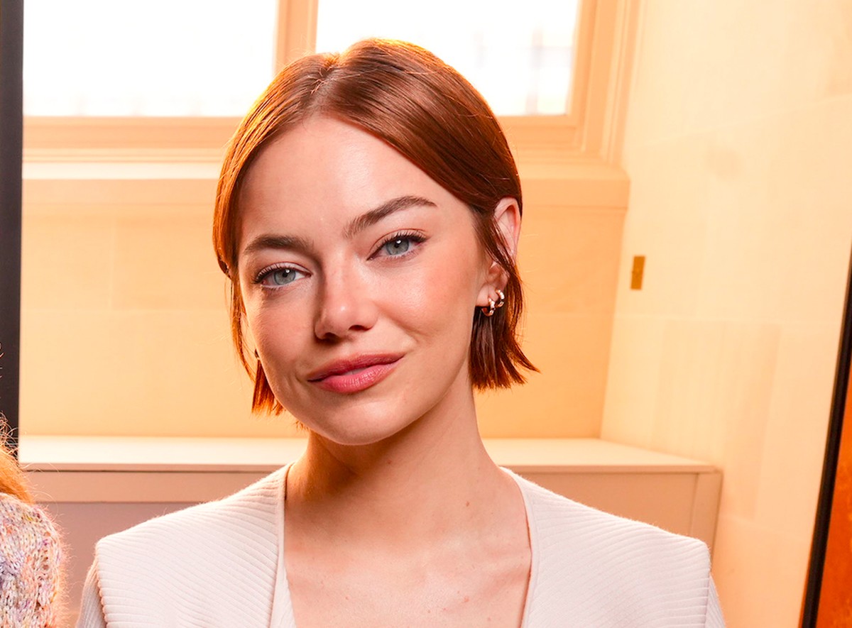 Emma Stone desperta suspeitas de plásticas com aparição na Semana de ...
