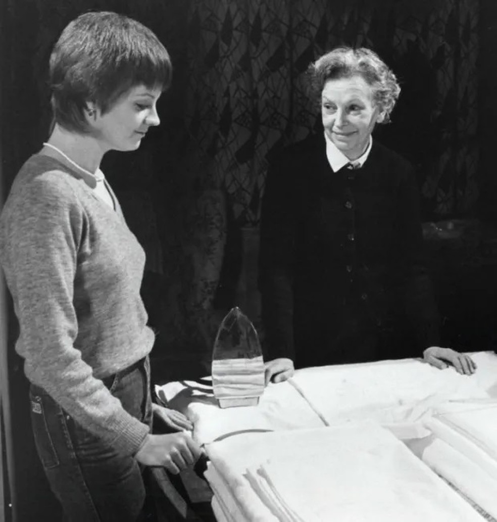 Estrela de novelas britânicas morre aos 96 anos após ser atropelada por ...