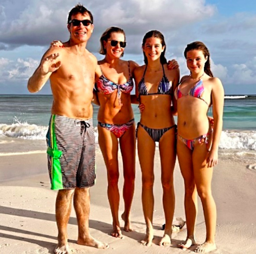 Musa de 'X-Men' compartilha foto rara com as filhas de 15 anos e fãs sentem velocidade do tempo ...