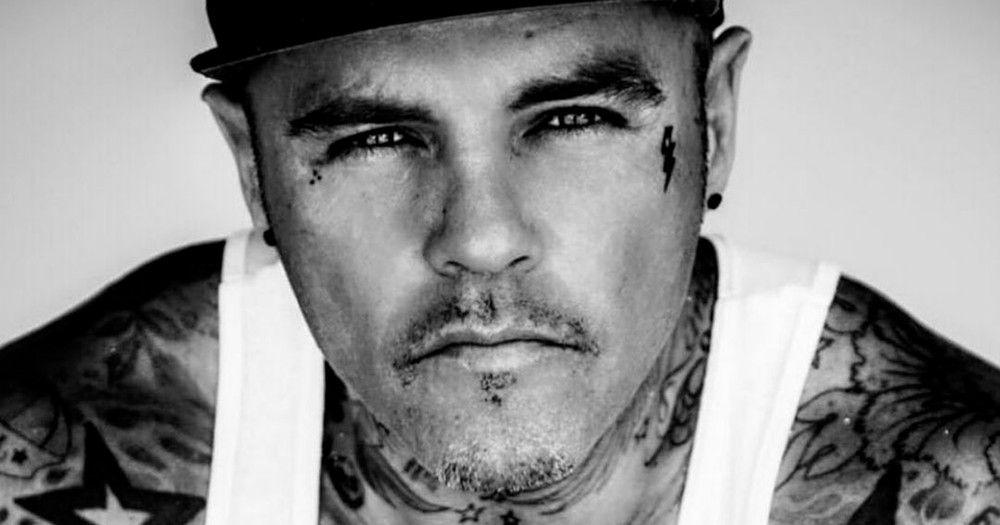 Causa da morte de Shifty Shellshock, vocalista do Crazy Town, é ...