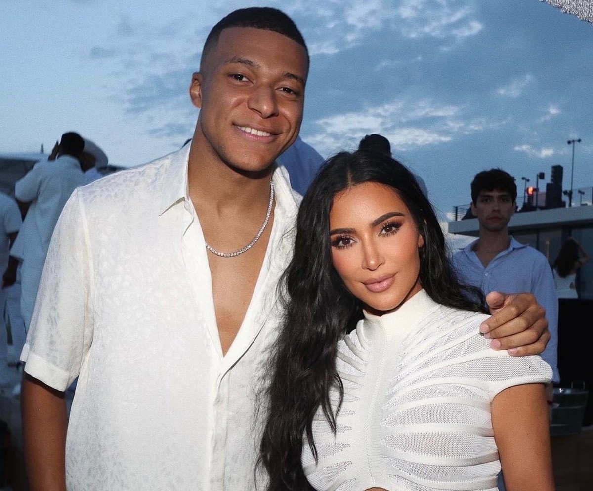 Rolê aleatório: Kim Kardashian posa com Mbappé em festão de celebs – e ...