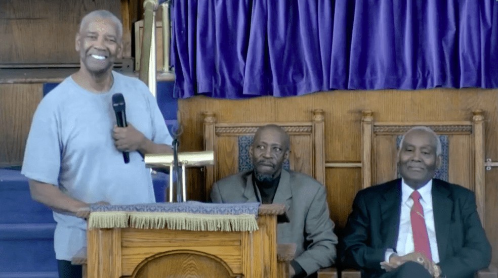 Denzel Washington é batizado e se torna pastor após dizer que religiosidade torna difícil vida ...