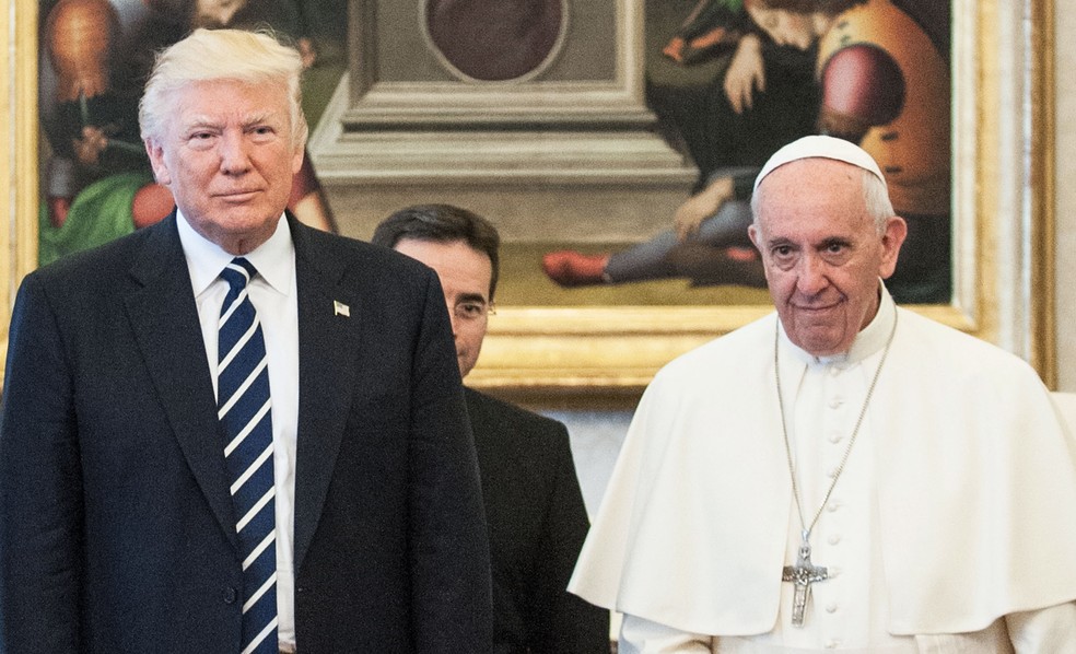 Donald Trump posta imagem como Papa e causa revolta nas redes após ...