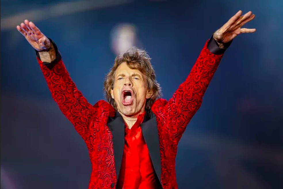 Biógrafo revela como Mick Jagger escapou da morte duas vezes em novo ...