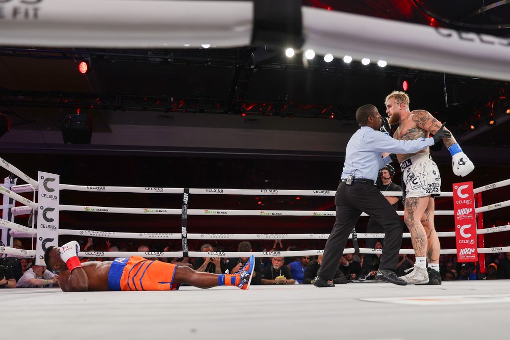 YouTuber Jake Paul nocauteia boxeador profissional no primeiro round de luta | Celebridades | Monet