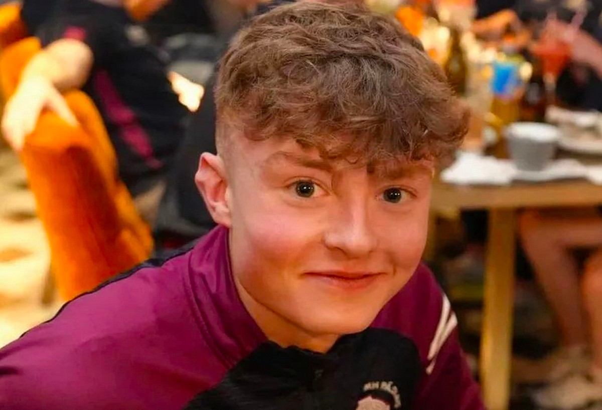 Astro de reality show na Inglaterra morre aos 18 anos após tragédias ...