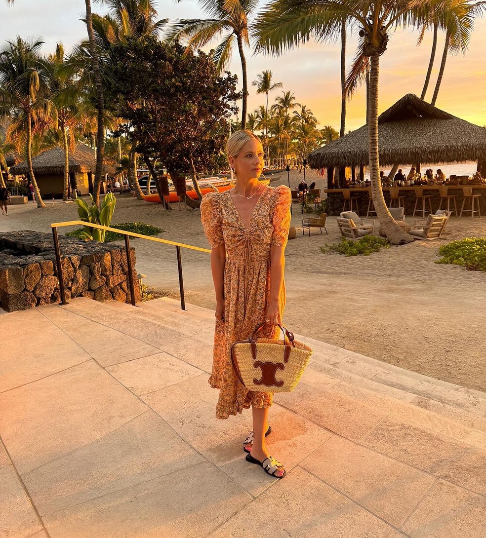 Sarah Michelle Gellar eleva a temperatura das redes com foto de topless ...