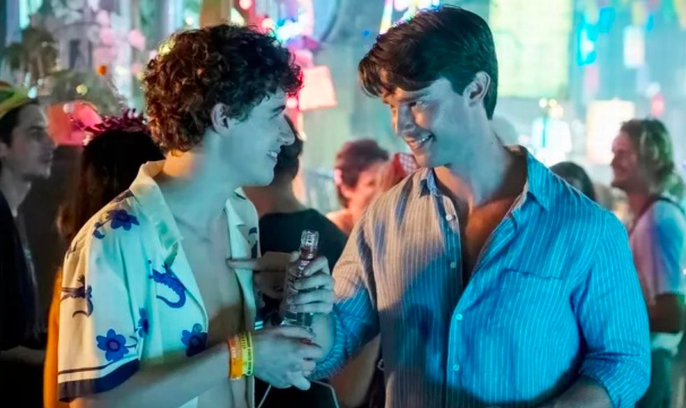 Ator que fez cena incestuosa com Patrick Schwarzenegger em série diz ...