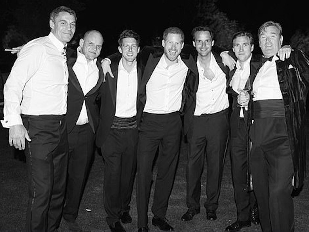 Príncipe Harry dá cano em casamento do seu melhor amigo e 'padrinho' da ...