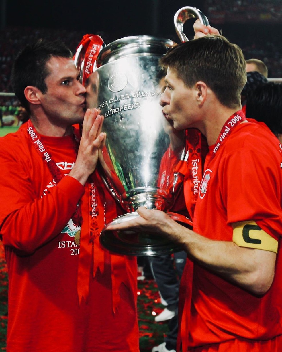 Gerrard, lenda da seleção inglesa, causa polêmica com mensagem de ...